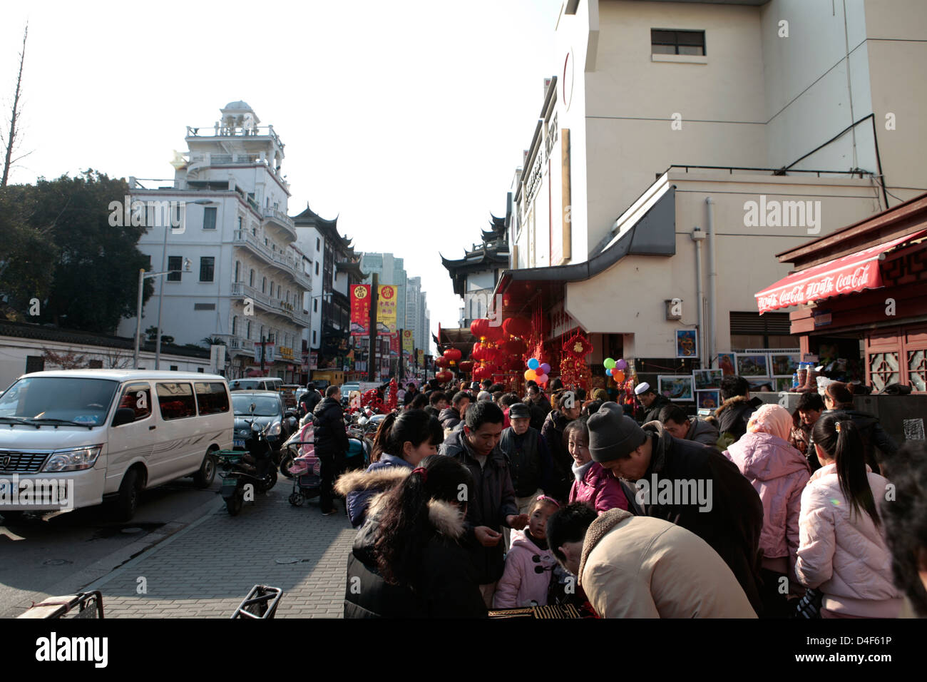 Shanghai street scene hi-res stock photography and images - Alamy