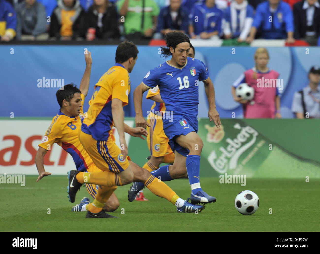 Mauro Camoranesi (R) of Italy vies with Paul Codrea (L) and Mirel Radoi ...