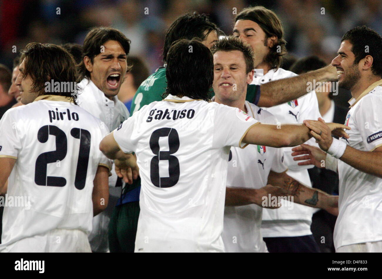 Players of Italy jubilate after the UEFA EURO 2008 Group C preliminary ...