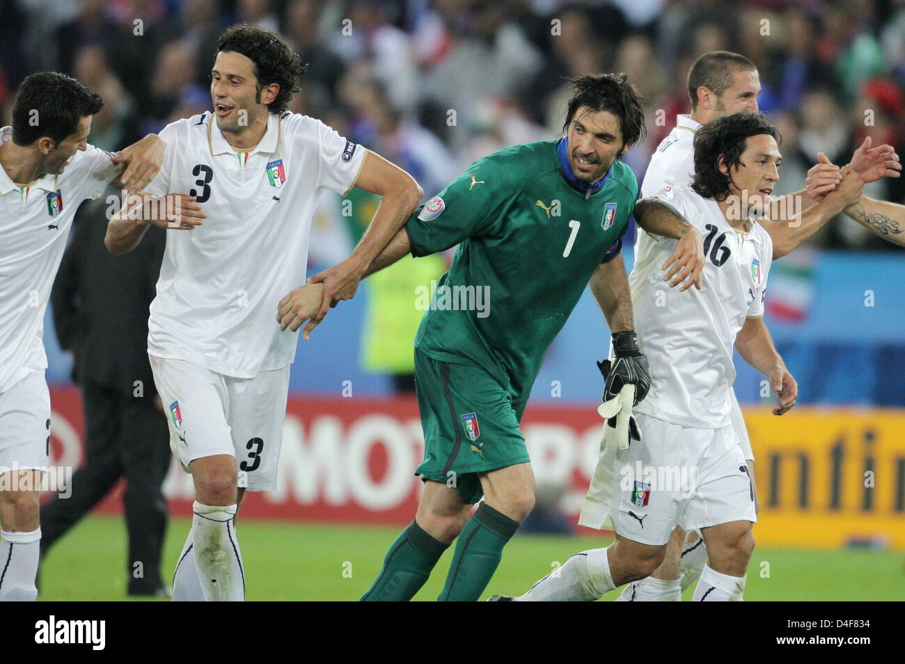 Gianluigi buffon andrea pirlo hi-res stock photography and images - Alamy