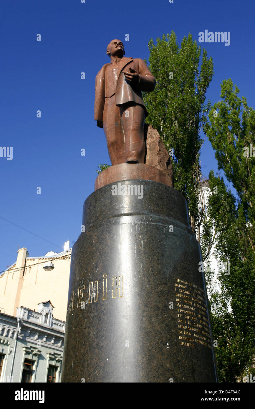 The picture shows a statue of Lenin in Kiev, Ukraine, 11 June 2008 ...
