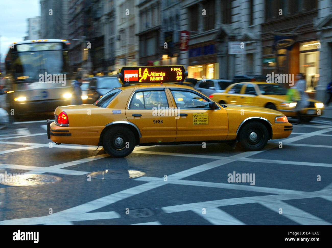 A cab rides through Manhattan, New York, USA, 04 February 2003. Photo ...