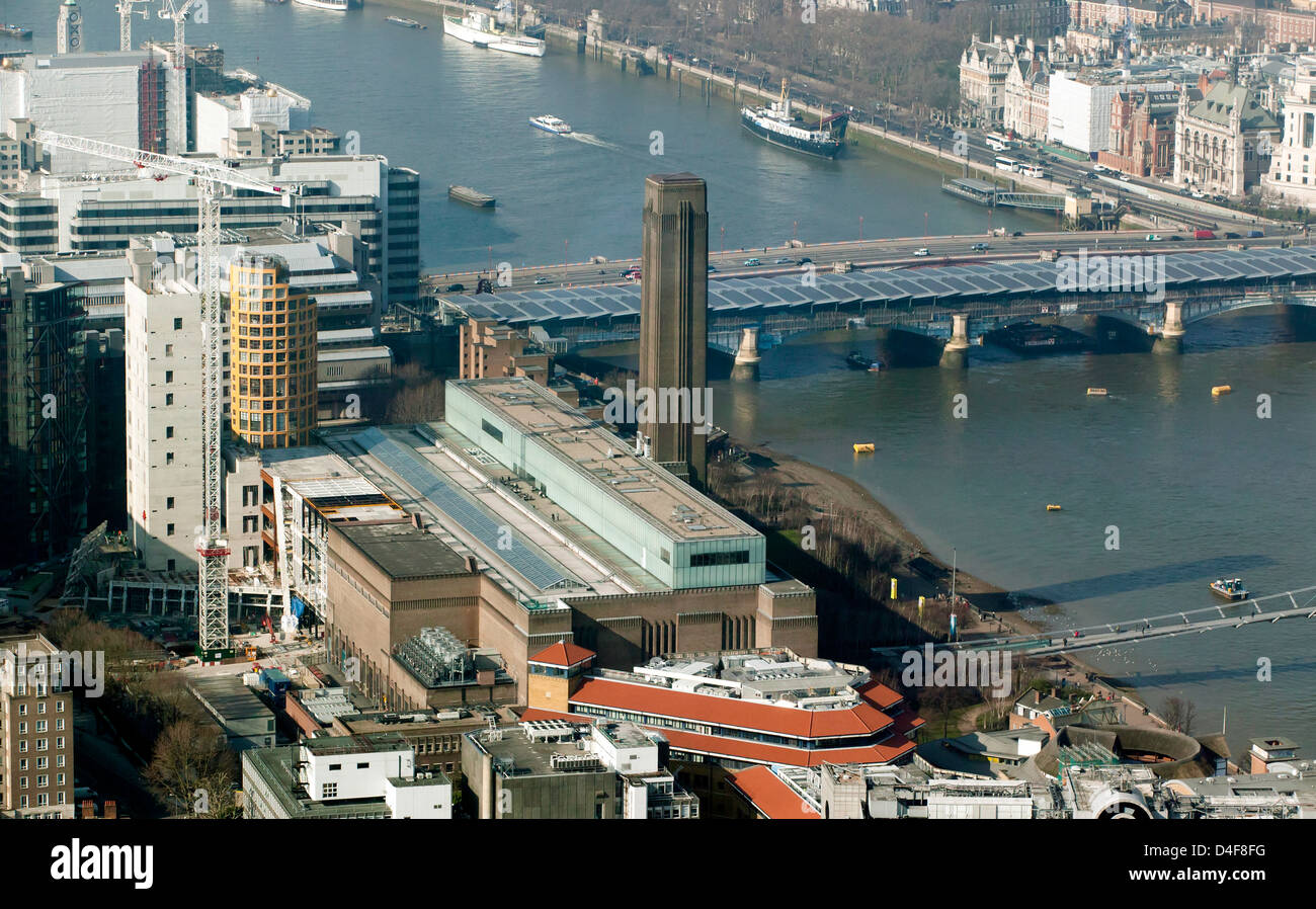 Aerial view of the Tate Modern in the Bankside area of Central London ...