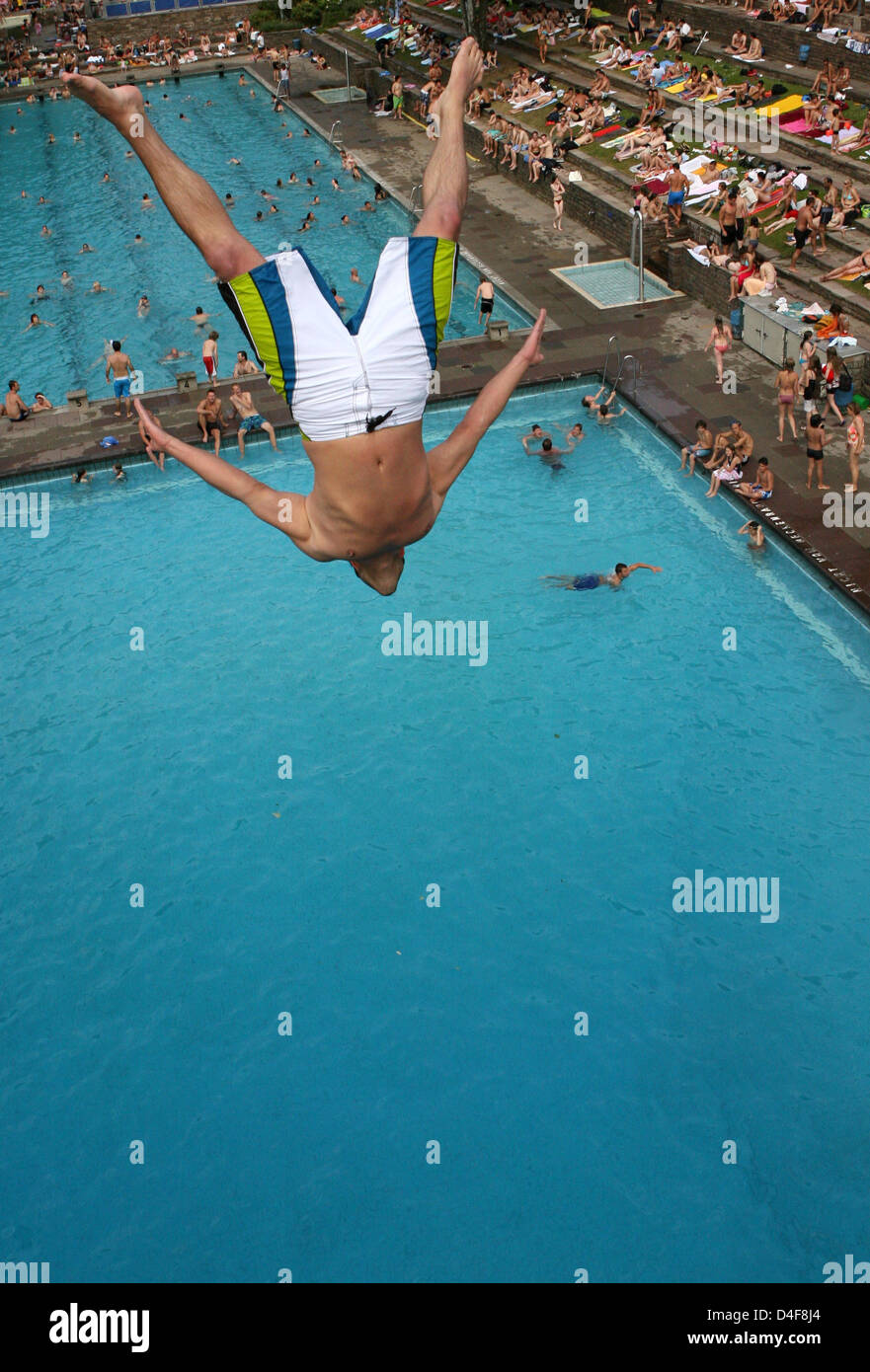 10 meter platform hi-res stock photography and images - Alamy