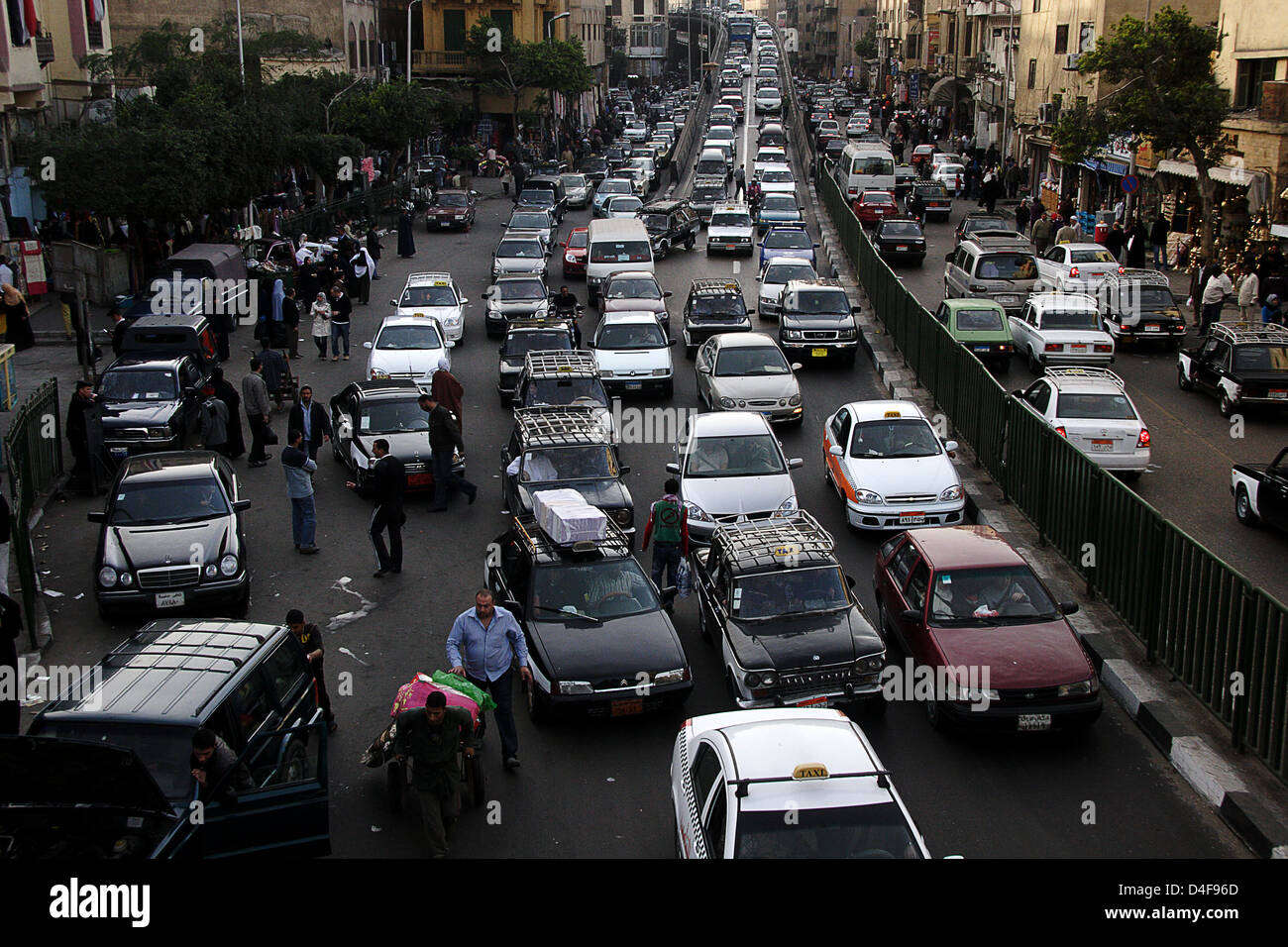 traffic in cairo Stock Photo - Alamy