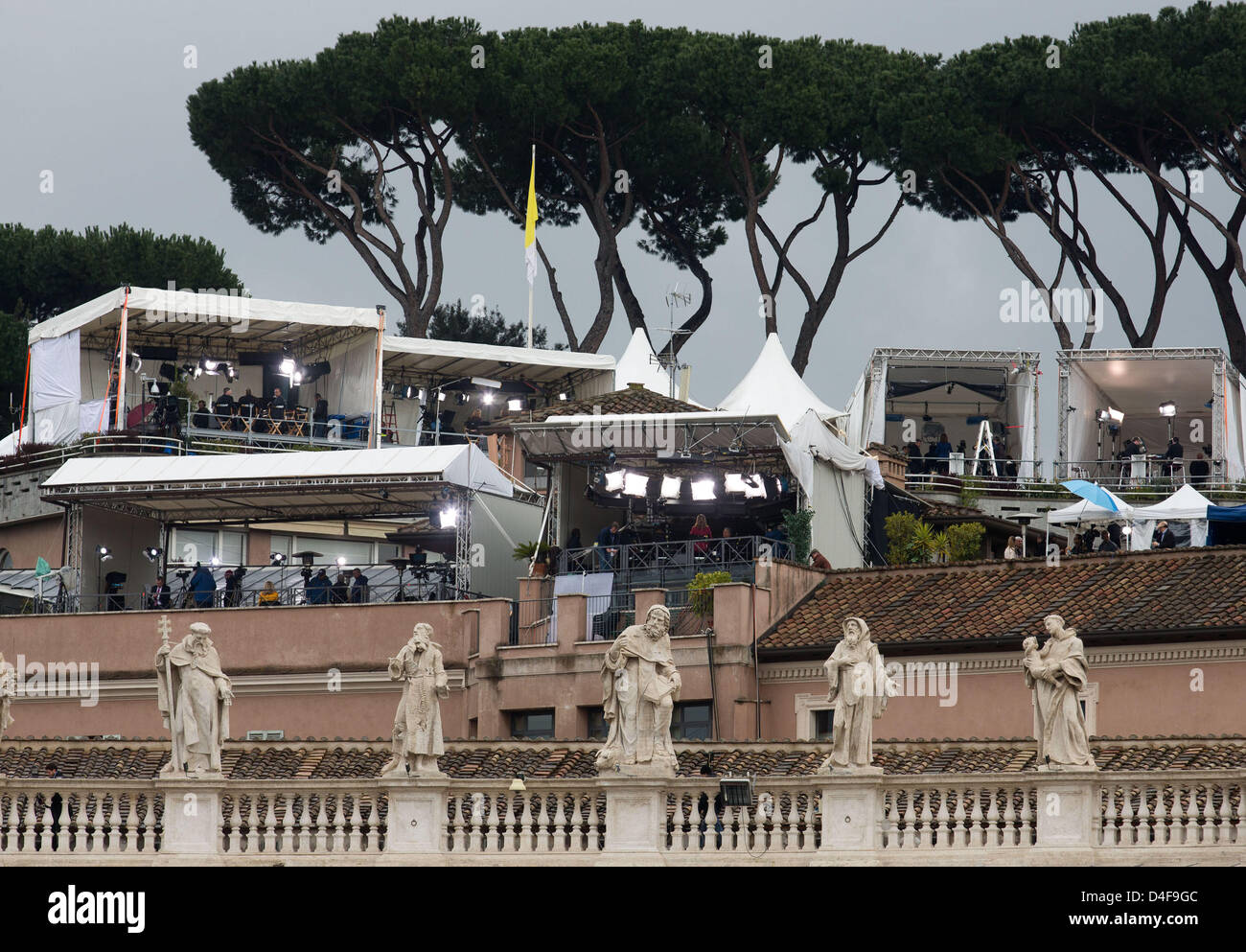 Television booths hi-res stock photography and images - Alamy