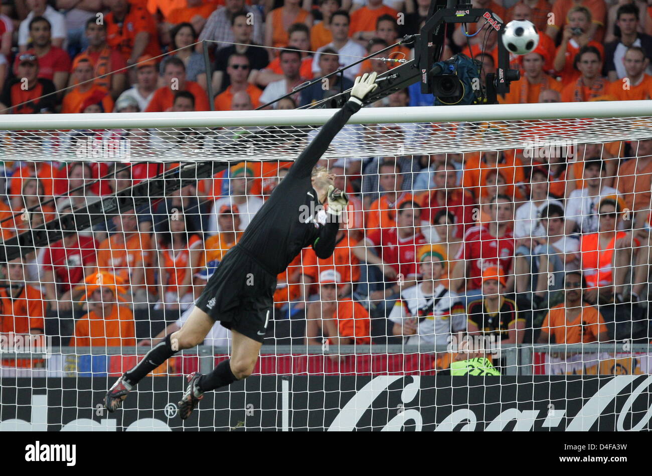 Netherlands goalkeeper edwin van der hi-res stock photography and ...