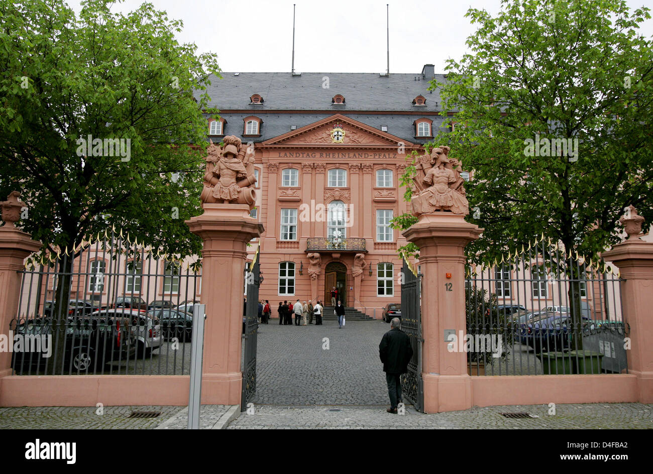 The picture shows the Landtag (state parliament) of Rhineland ...