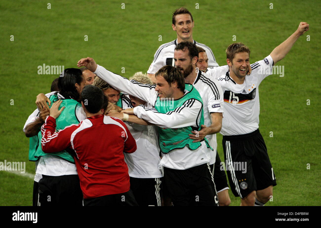 Players of the German national squad celebrate goalgetter Philipp Lahm ...