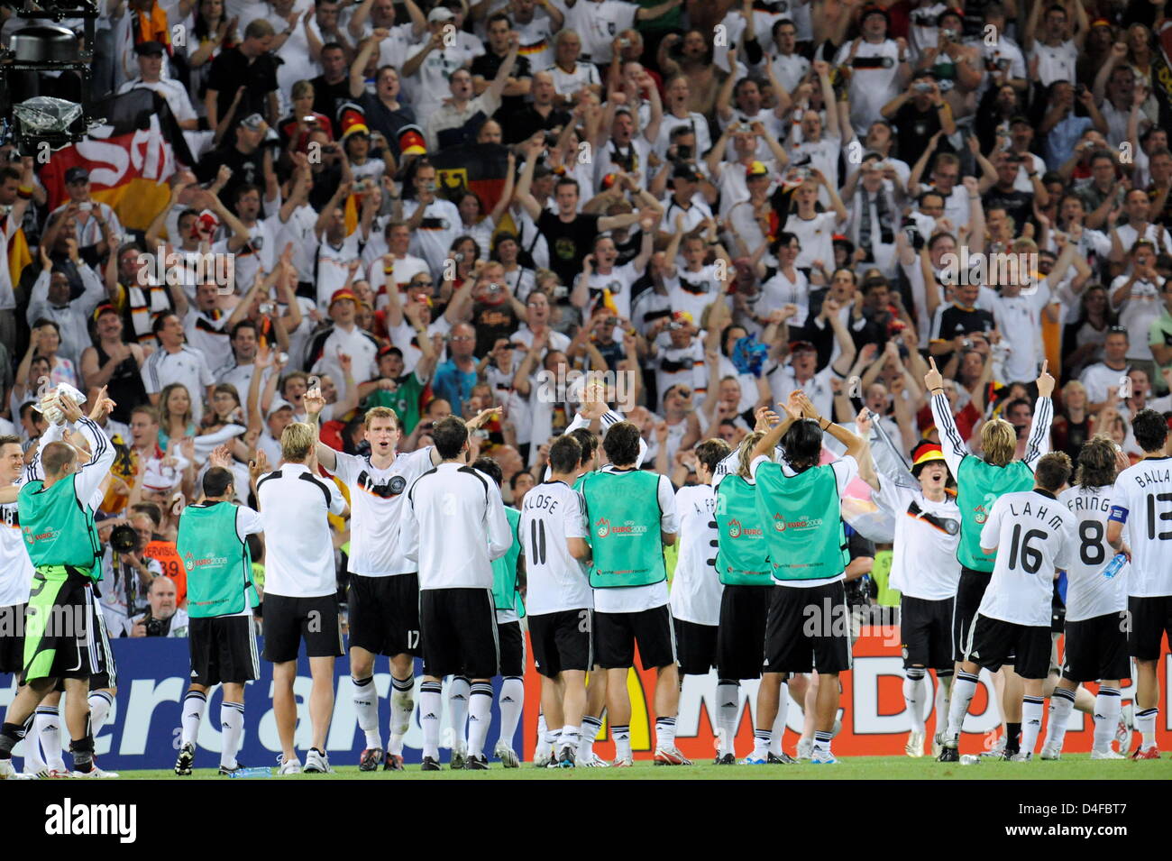 The German team celebrates with the fans after the UEFA EURO 2008 ...
