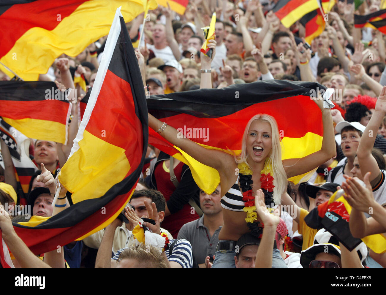 Cheering german fans gate hi-res stock photography and images - Alamy