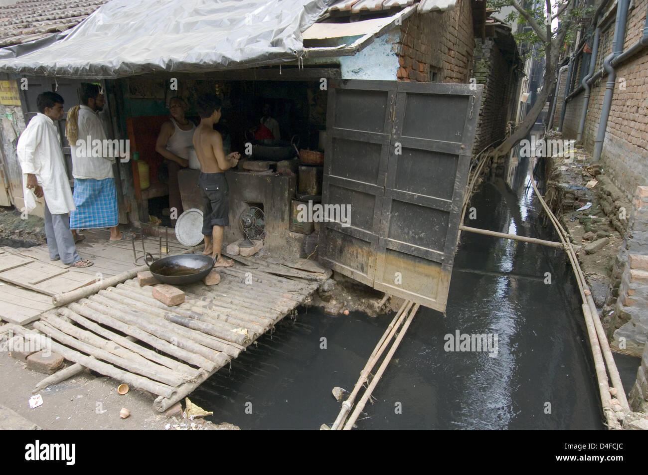 India open sewage hi-res stock photography and images - Alamy