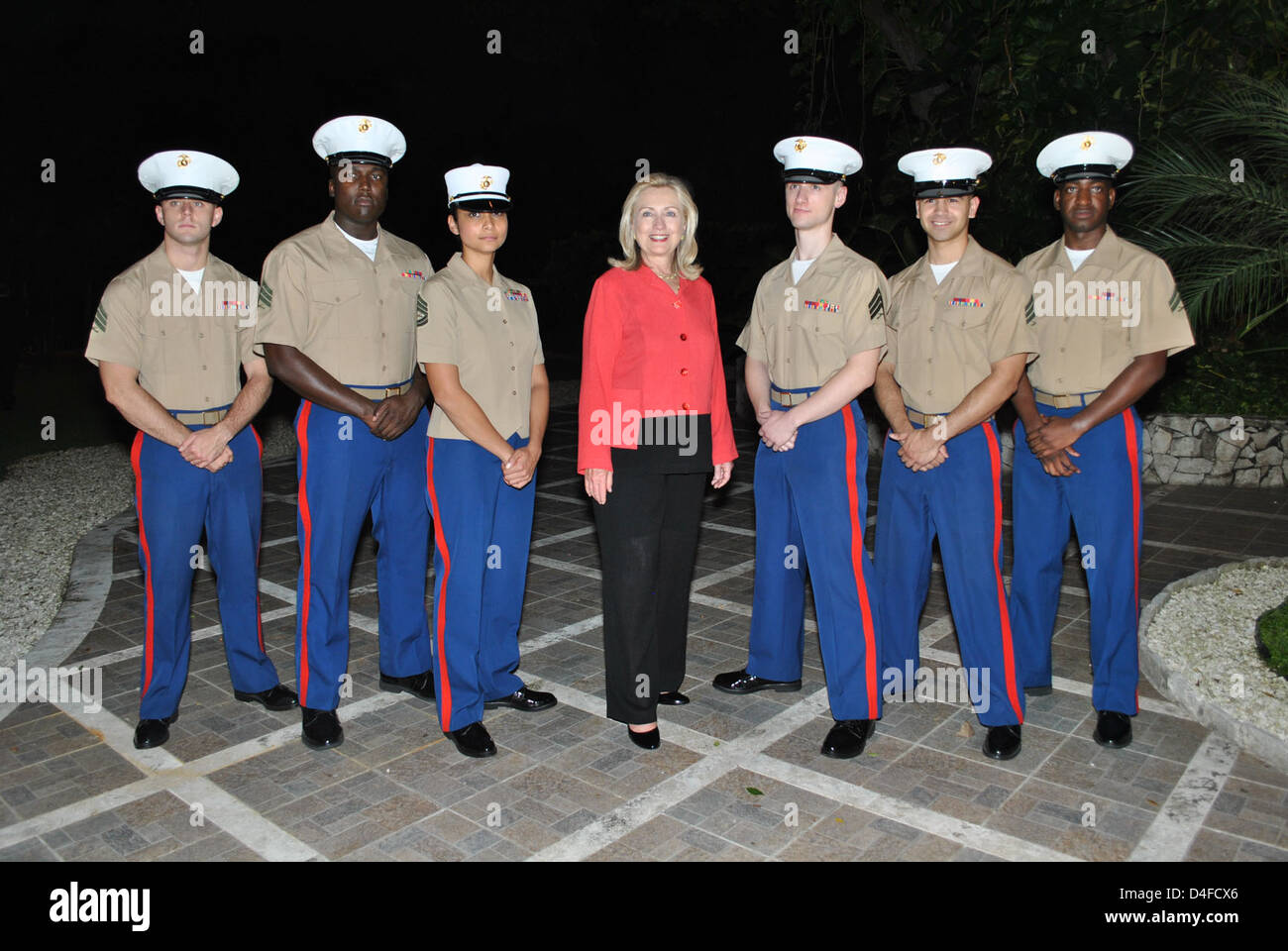 Secretary Clinton Poses for a Photo With the Marine Security Guards Stock Photo - Alamy