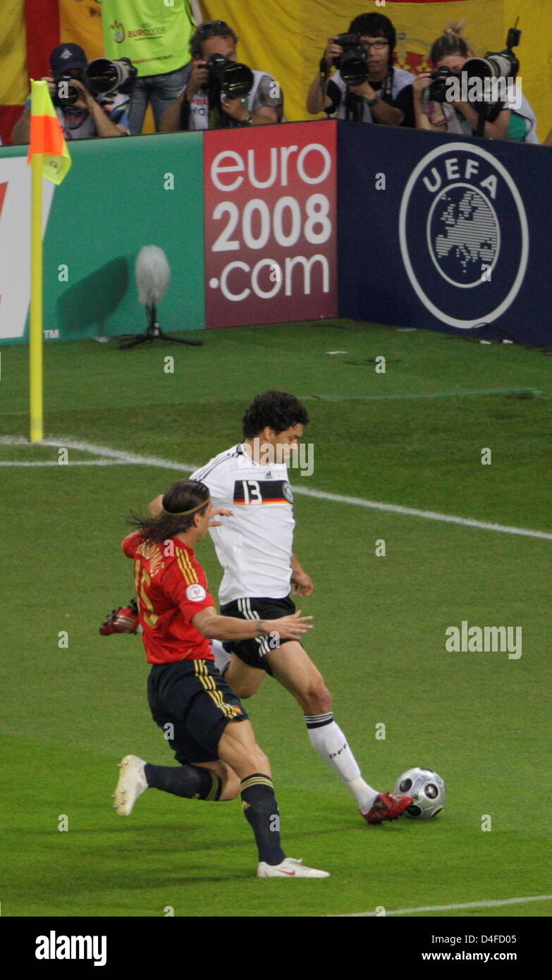 Uefa euro 2008 sergio ramos hi-res stock photography and images - Alamy