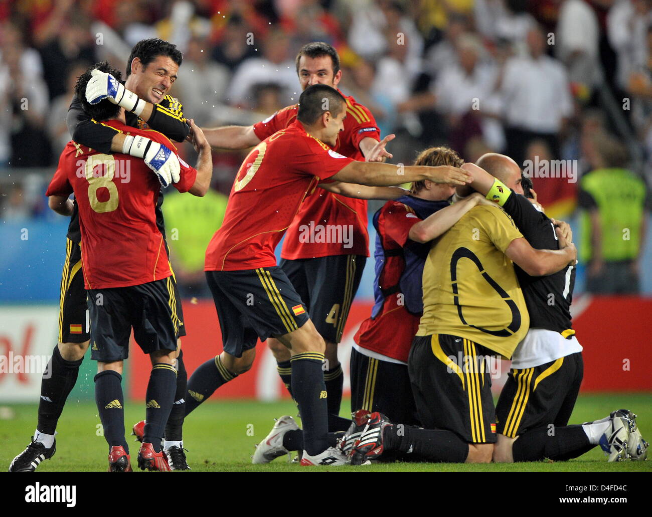 Spain soccer players celebrate on the pitch after the UEFA EURO 2008 ...