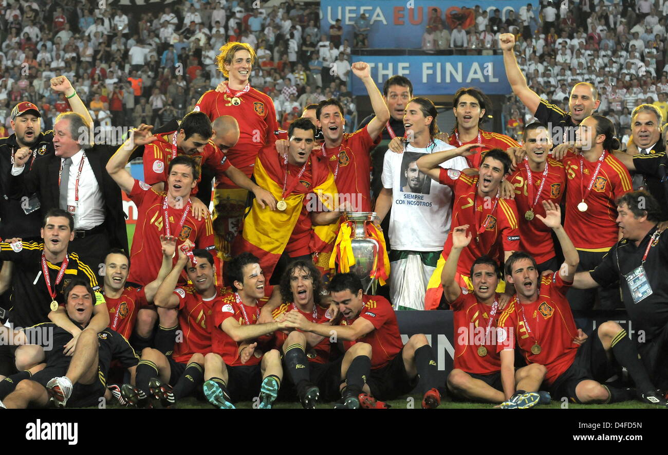Players of Spain jubilate with the cup after the UEFA EURO 2008 final ...