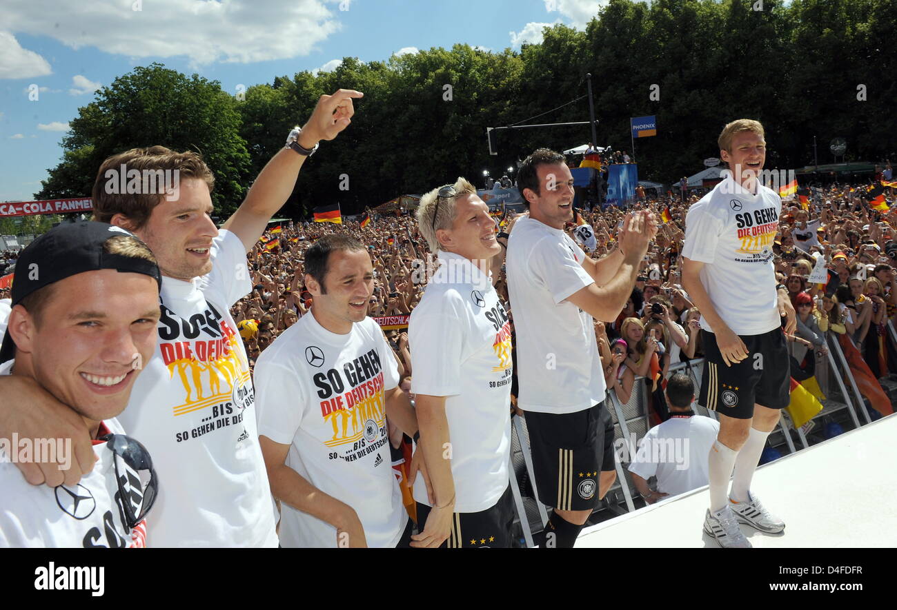 Players of Germany's national soccer team, Lukas Podolski (L-R), Arne ...