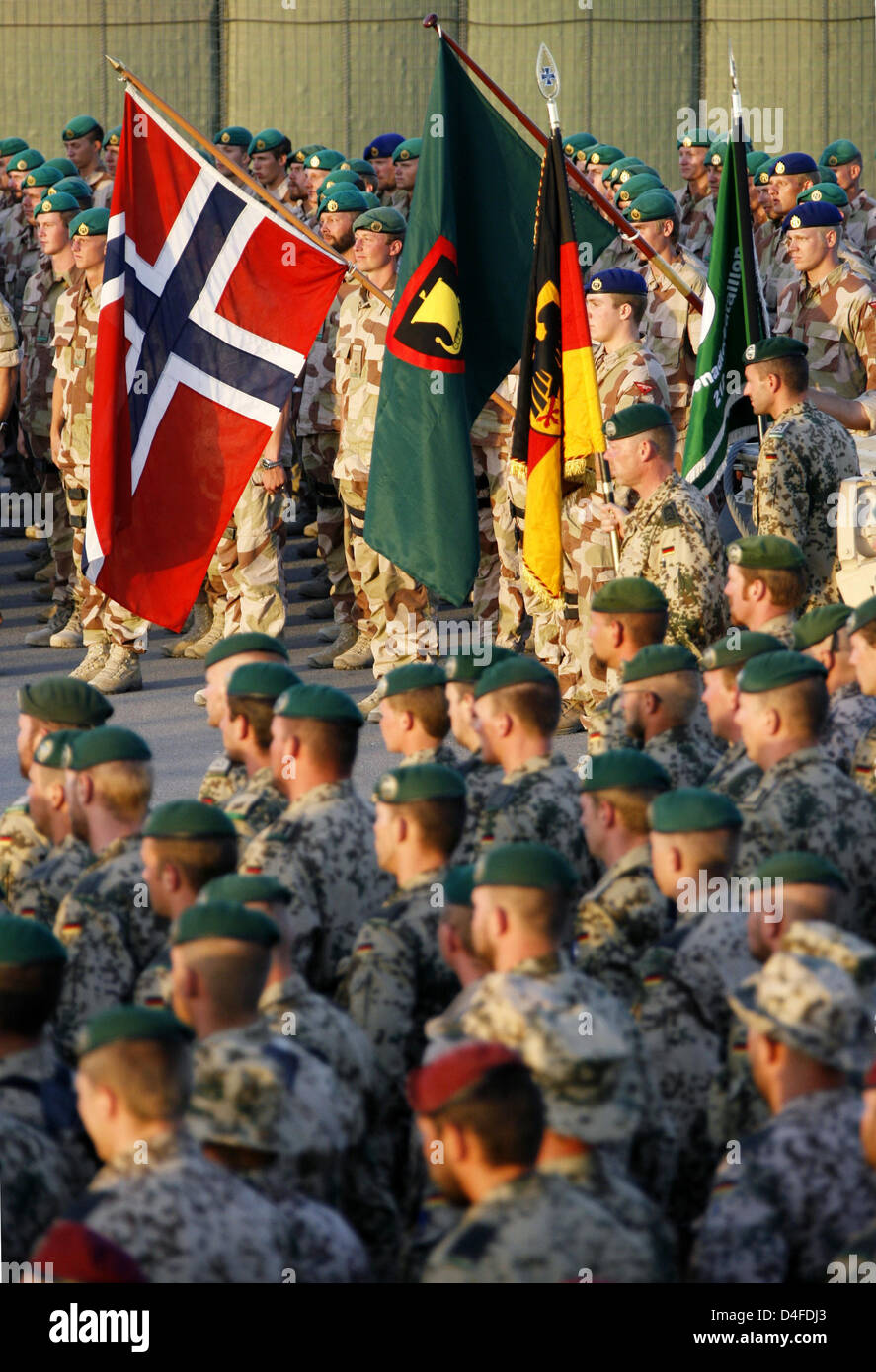 German Quick Reaction Force (QRF) soldiers (front) and the Norwegian ...