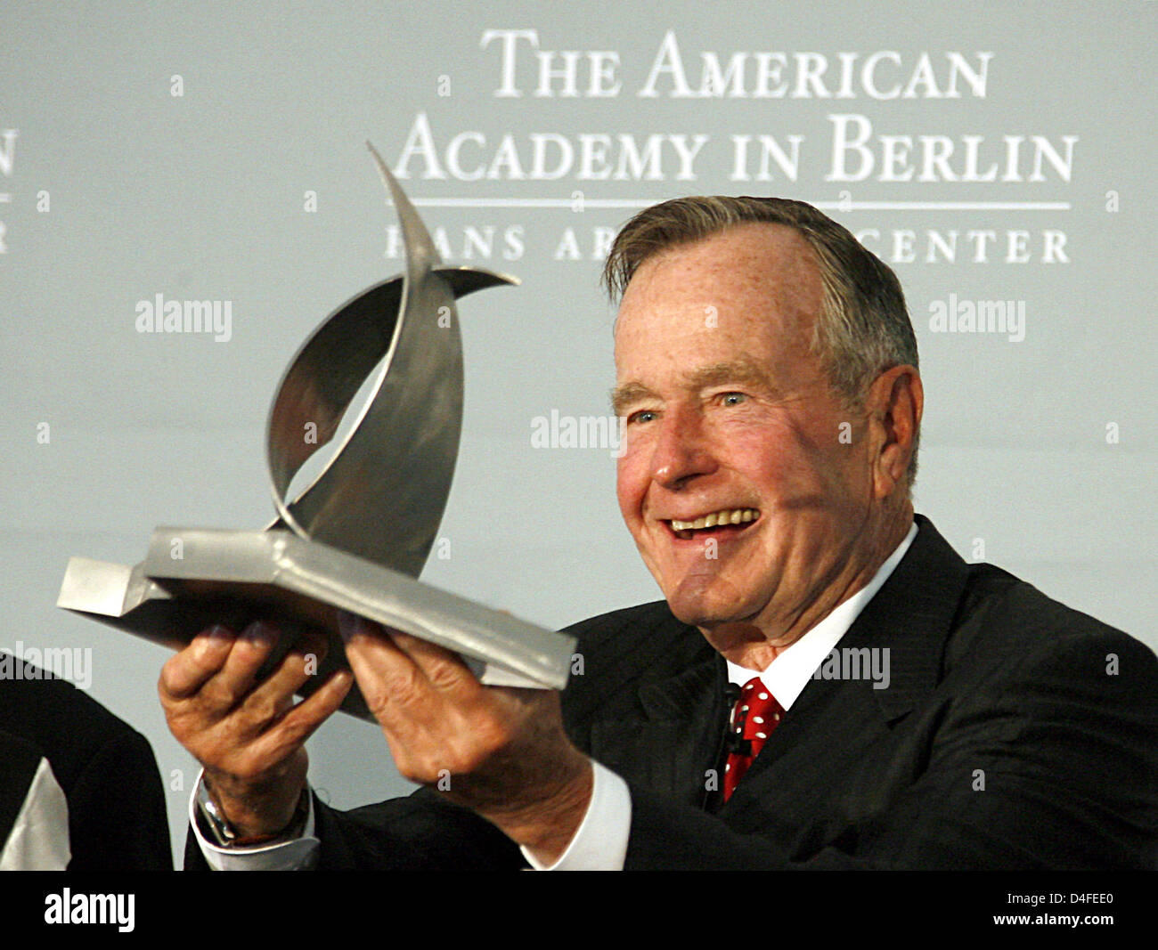 George h w bush 2008 hi-res stock photography and images - Alamy