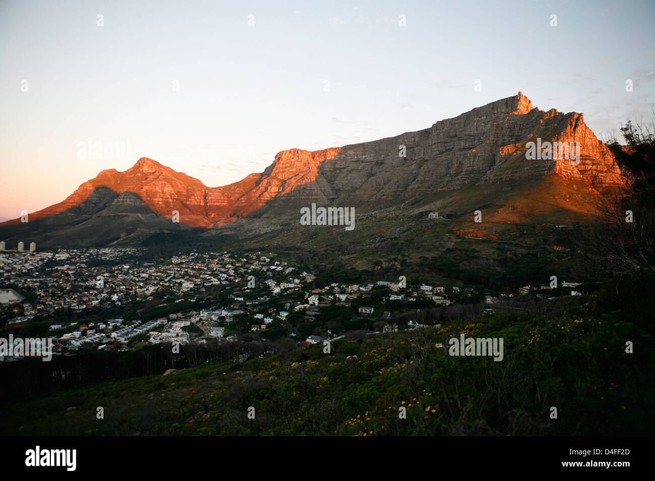 Table mountain sunset hi-res stock photography and images - Alamy