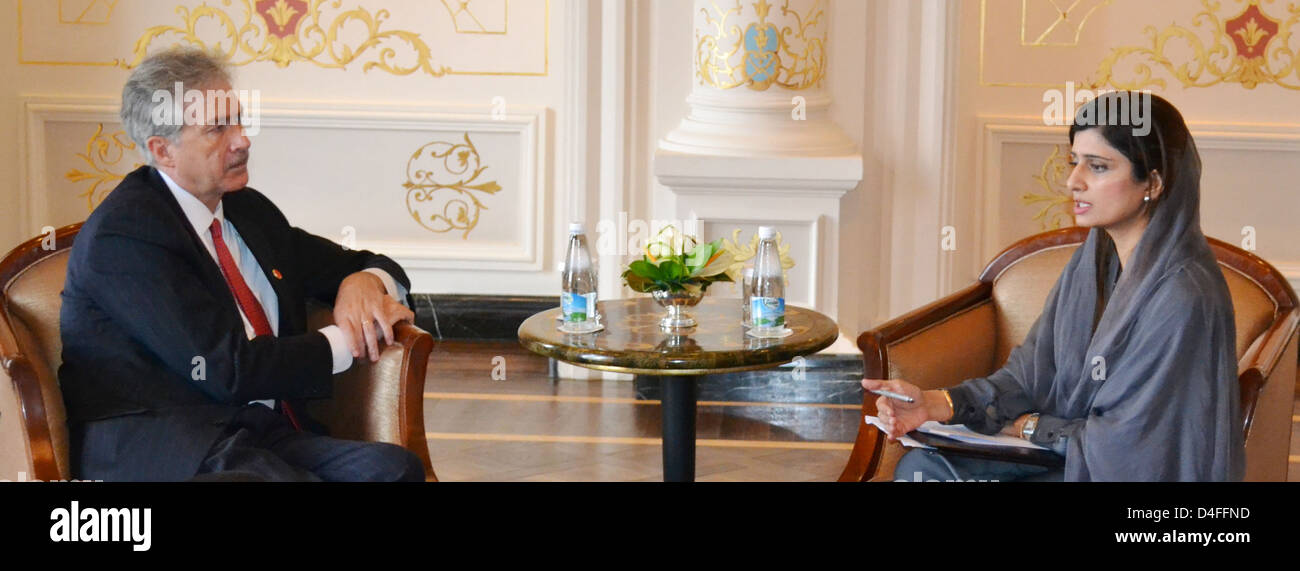 Minister of state for foreign affairs hina rabbani khar meets hi-res ... Minister of state for foreign affairs hina rabbani khar meets hi-res ...