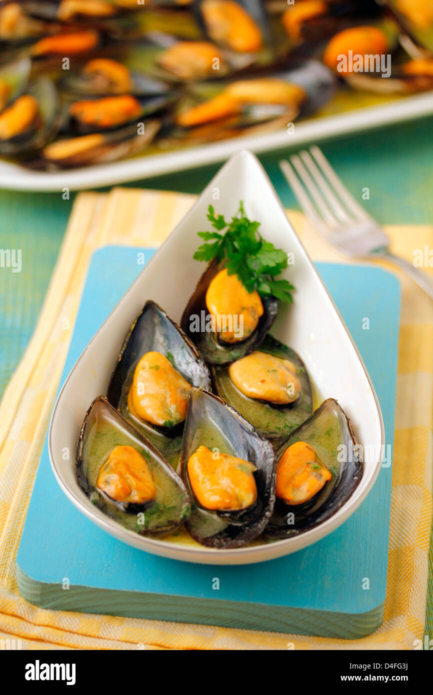 Inside mussel shell hi-res stock photography and images - Alamy