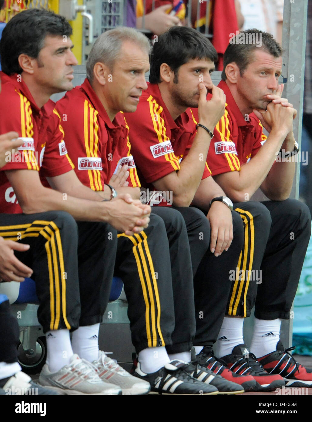 Coach Michael Skibbe (R) of Turkish soccer club Galatasaray Istanbul ...