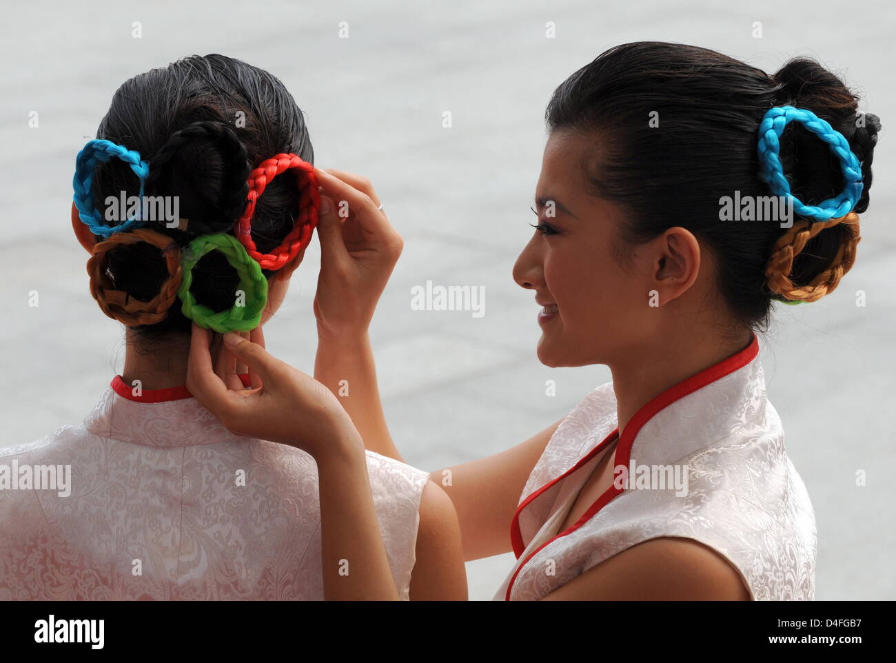 Chinese girls with the Olympic rings in the hair a during the test for ...