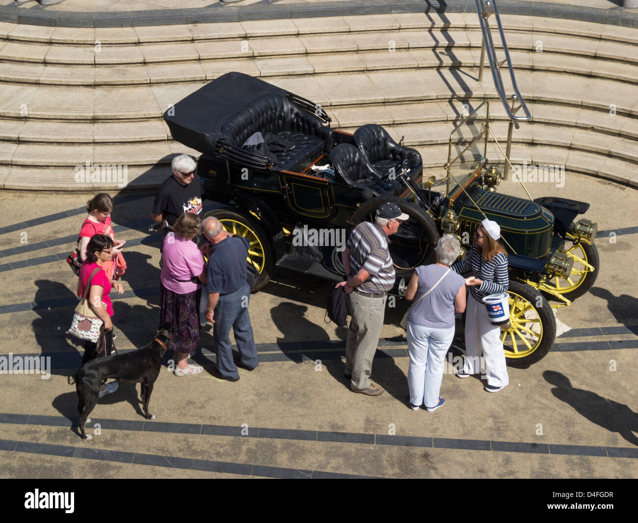 Car crowds hi-res stock photography and images - Alamy