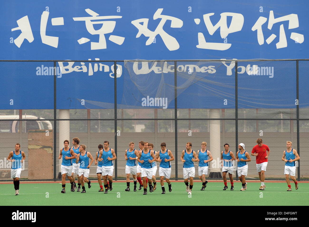 Players of the German national hockey team warms up during a practice ...