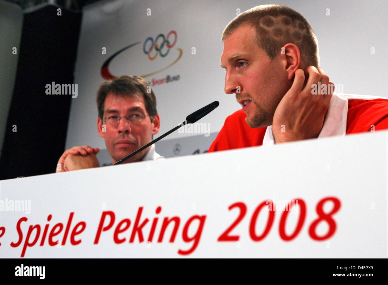 German basketball player Dirk Nowitzki (R) is pictured beside Bernhard ...