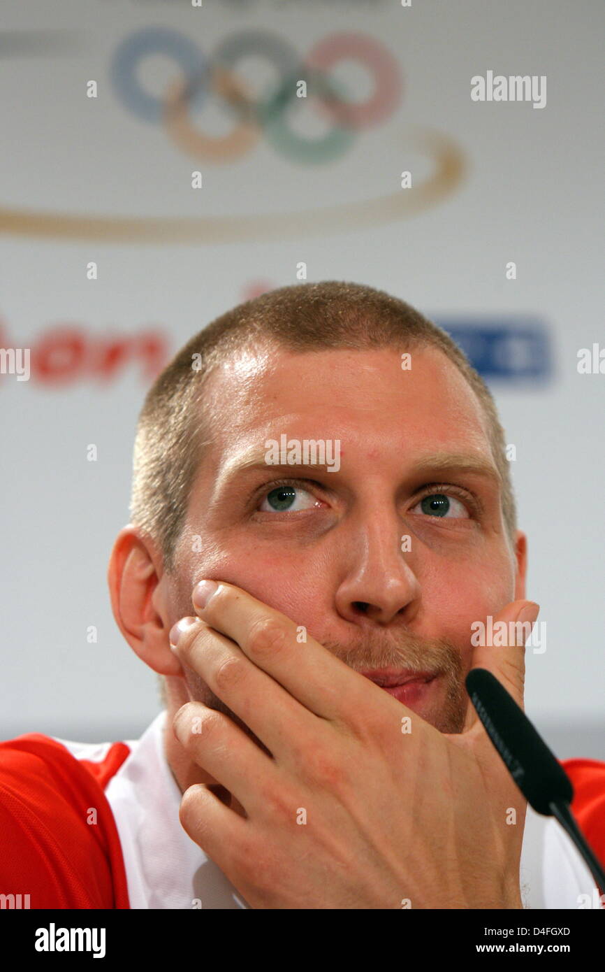 German basketball player Dirk Nowitzki gestures during a press ...