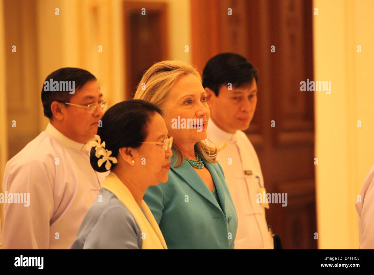 Secretary Clinton Meets With Burmese First Lady Daw Khin Khin Win Stock Photo - Alamy