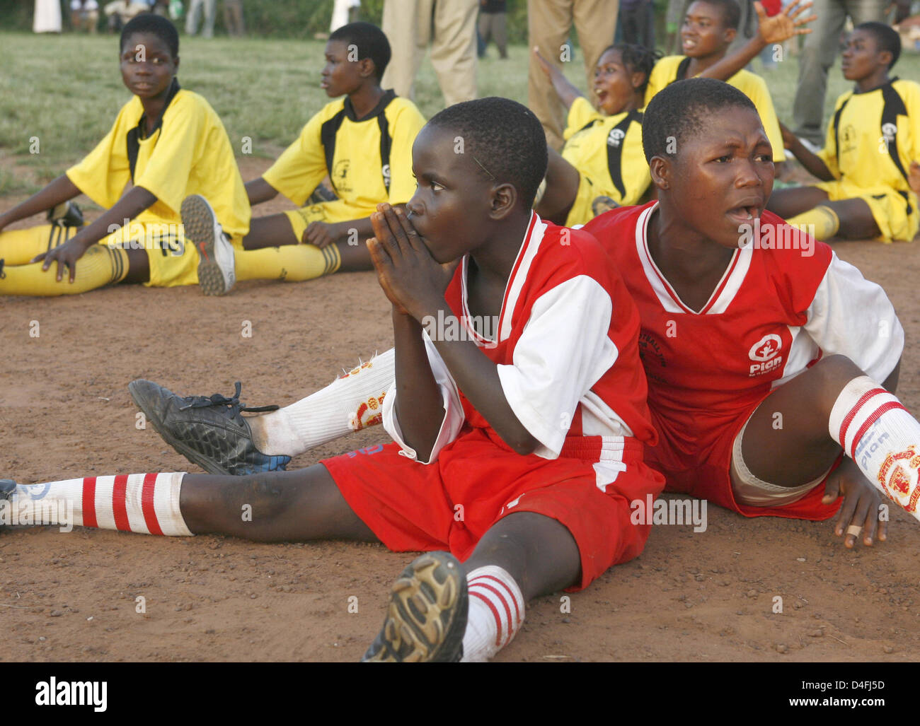 Ghanaian girls celebrates a victory in Asesewa, Ghana, 20 June 2008 ...