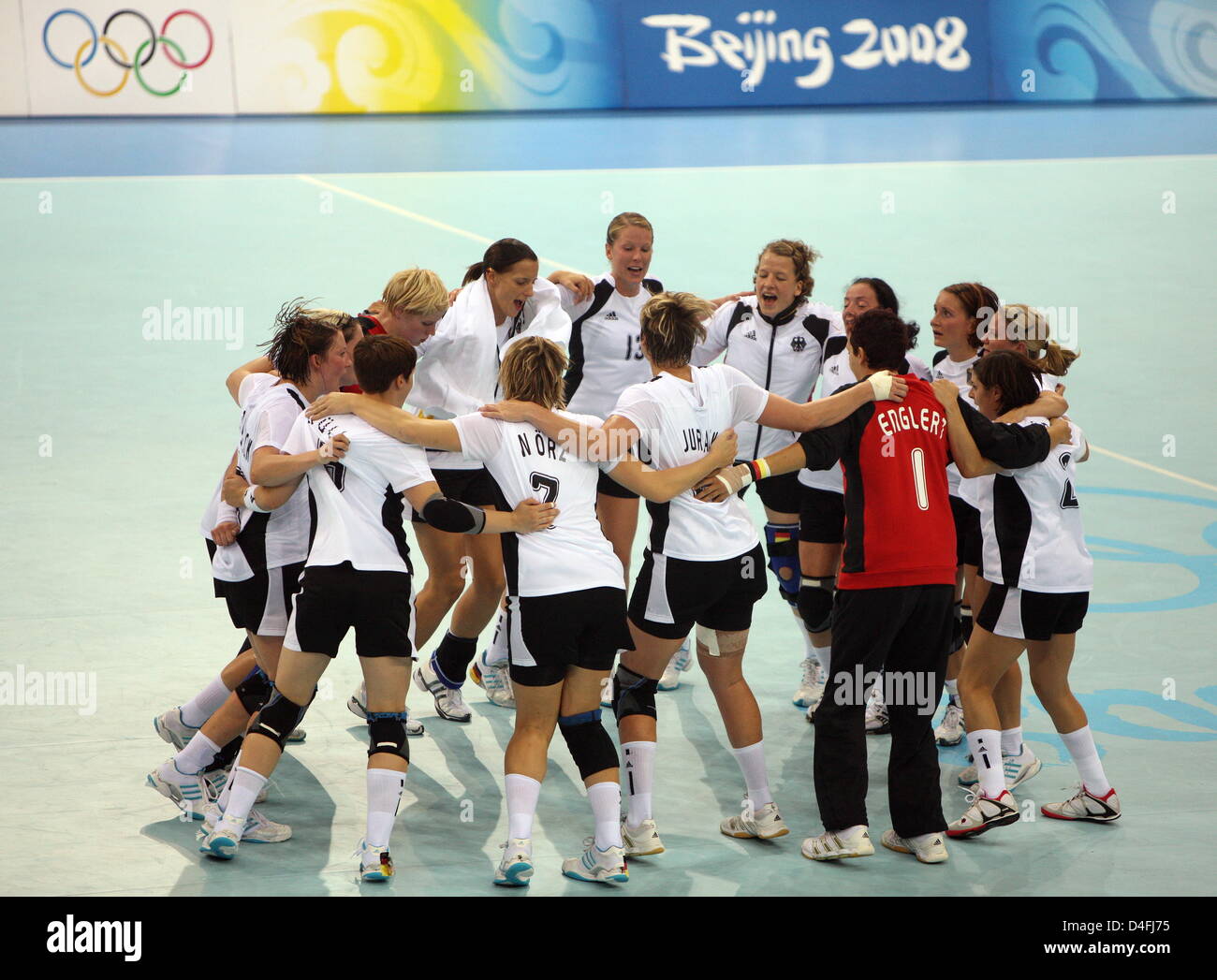 The players of Germany celebrate their victory after the womenÒs ...