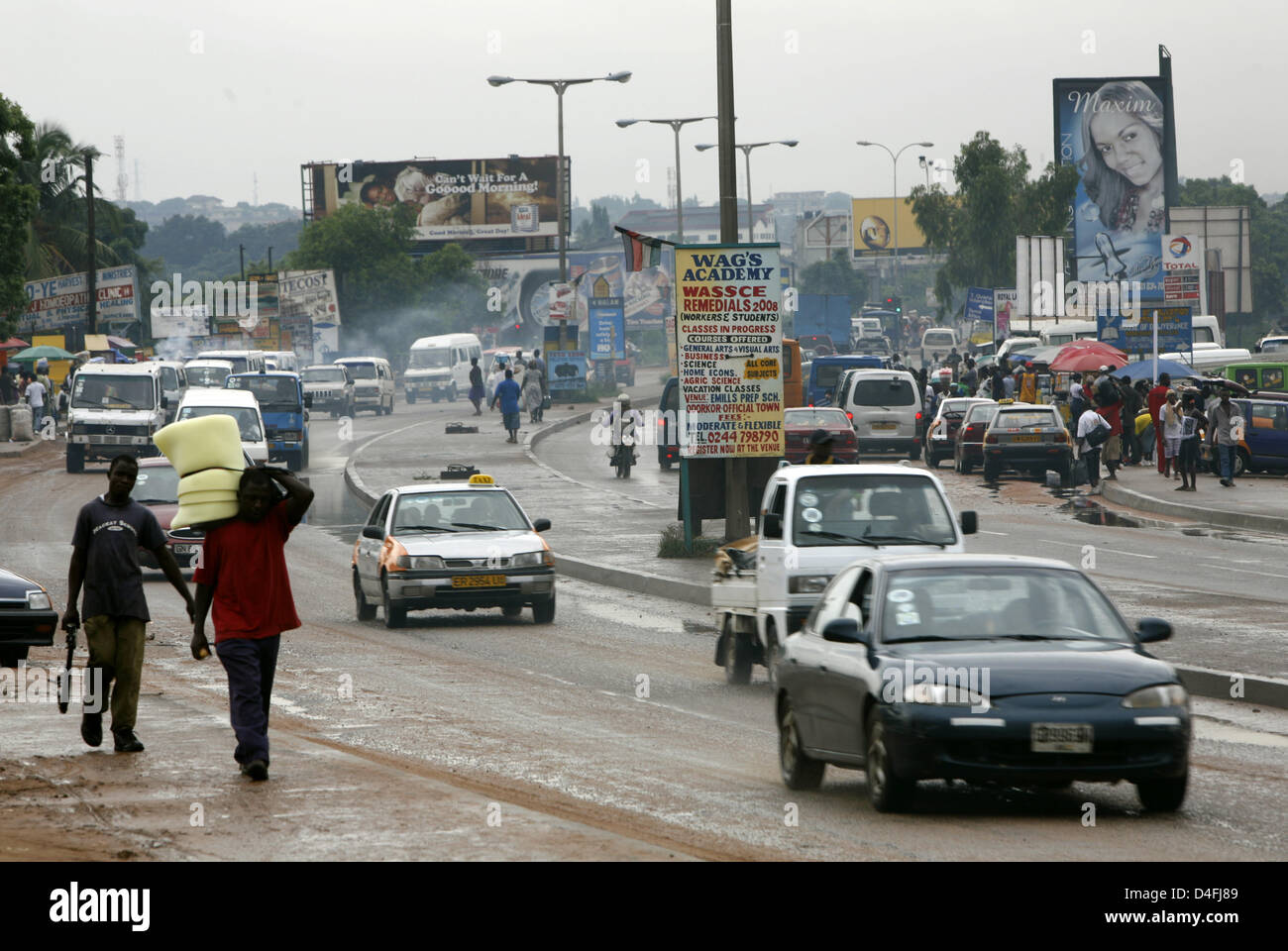 Street scene in Accra, Ghana, 17 June 2008. Photo: Jens Ressing Stock ...