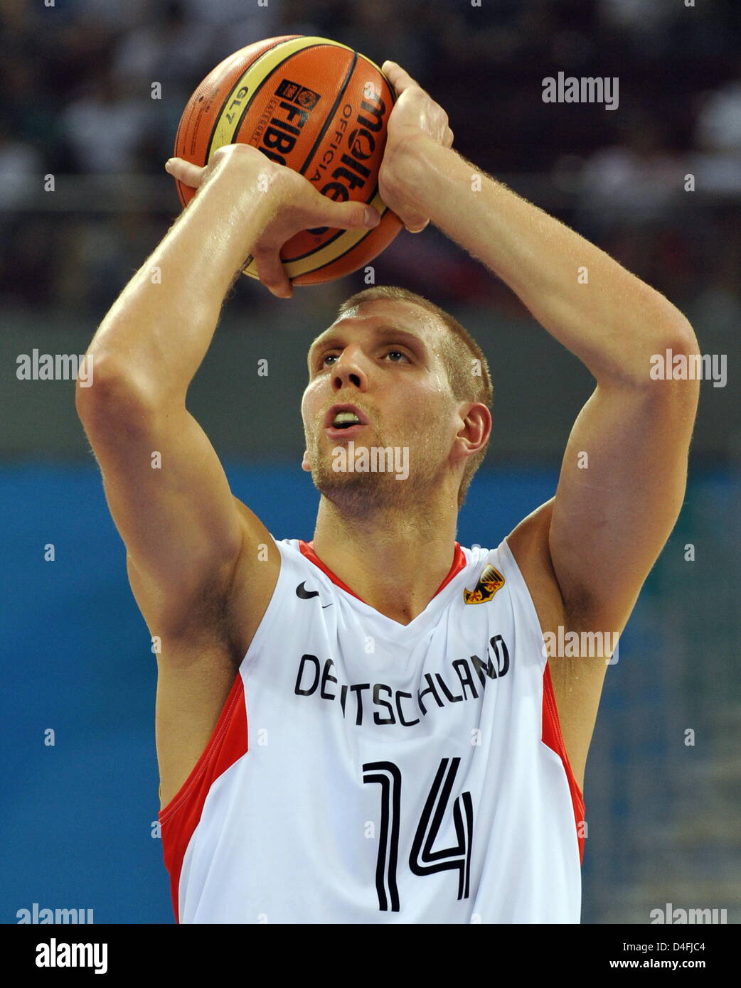 The German basketball player Dirk Nowitzki in action during the ...
