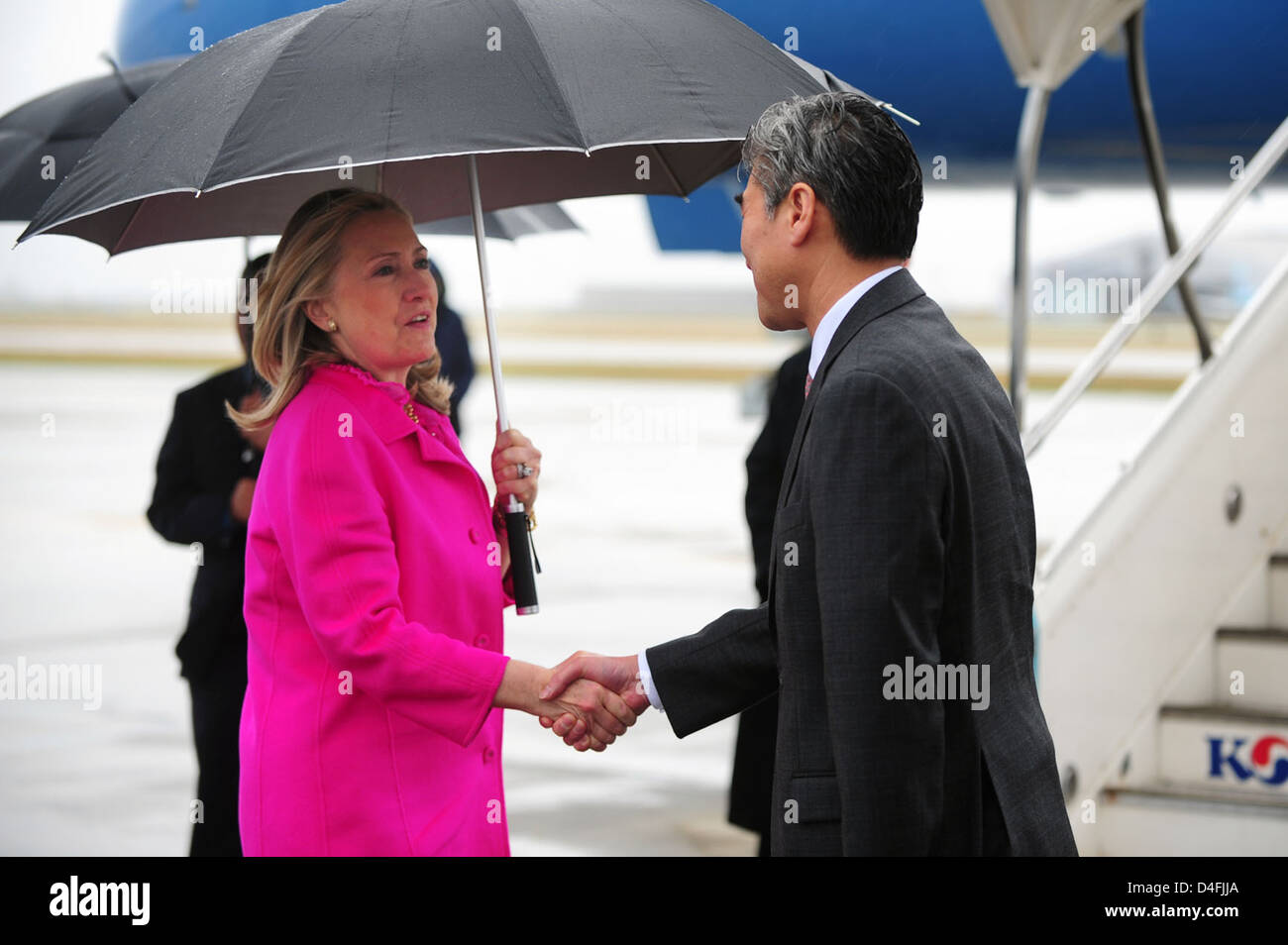 Secretary Clinton Says Goodbye to South Korean Foreign Minister Kim ...