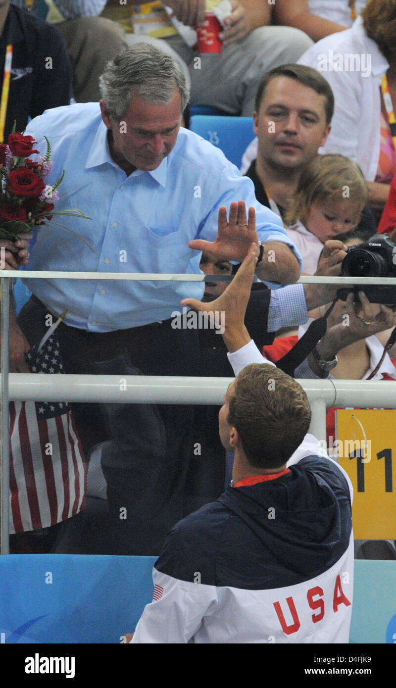 US president George W. Bush congratulates thirdplaced swimmer Larsen ...