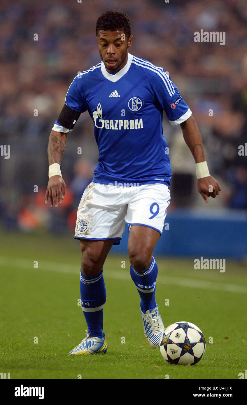 Schalke's Michel Bastos in action during the UEFA Champions League ...