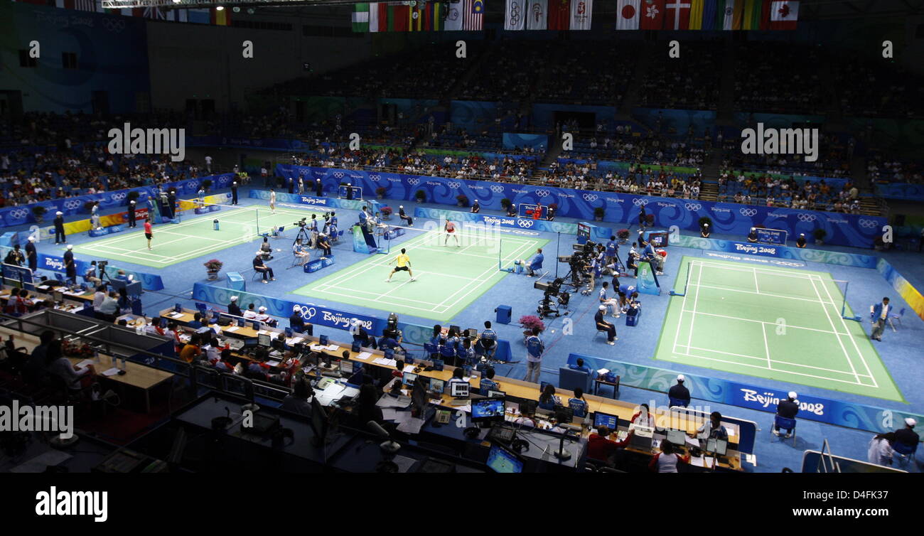 A general view during the menÒs badminton singles round of 32 ...