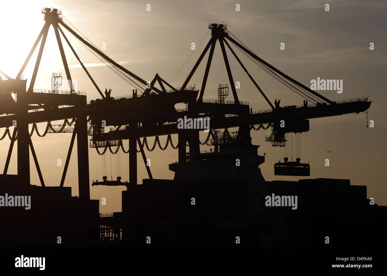 The gantry canes of the container terminal 'Altenwerder' captured at ...