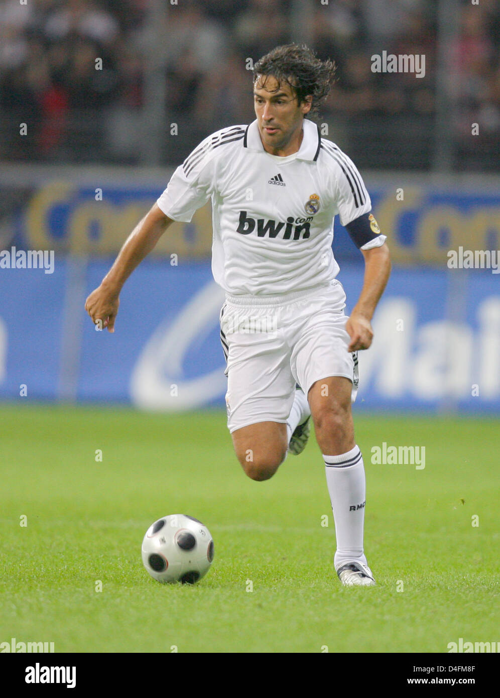 Real Madrid's Raul Gonzalez plays the ball during the test match ...
