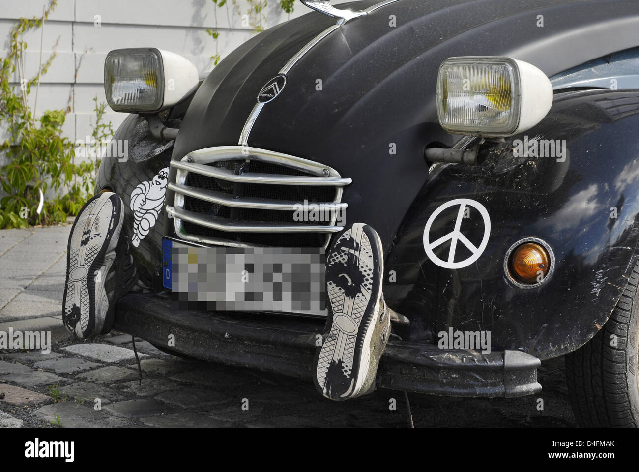 An old 'Duck' (Citroen 2CV) with very special bumpers, namely discarded ...