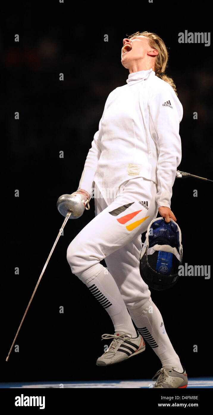 Britta Heidemann of Germany celebrates after her victory against Li Na ...