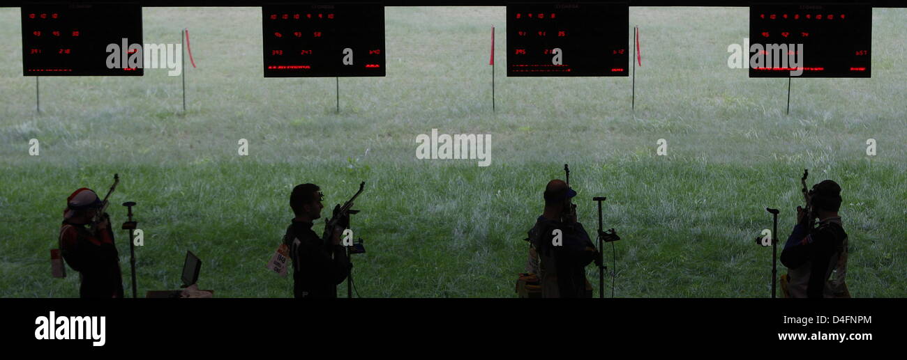 Athletes shoot during the menÒs 50m rifle 3 positions qualification ...