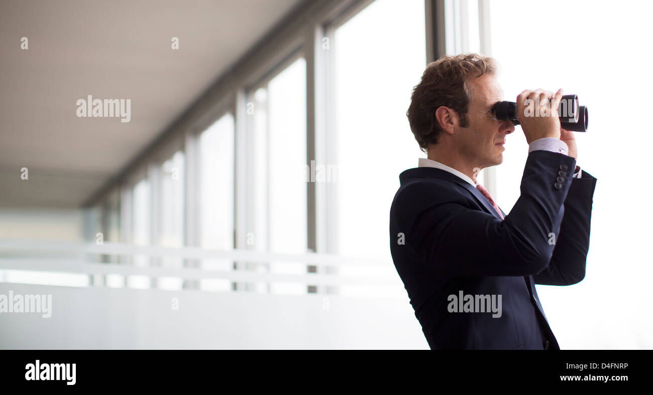 Human using binoculars hi-res stock photography and images - Alamy