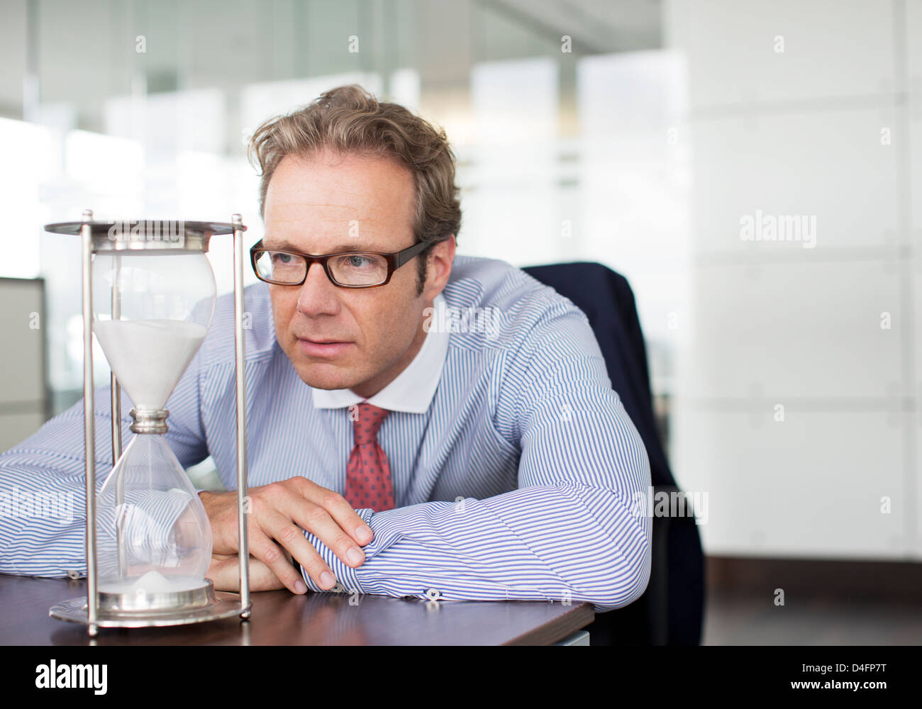Hourglass image hi-res stock photography and images - Alamy