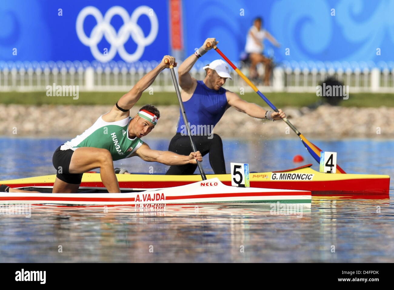 Attila Sandor Vajda (L) from Hungary and Florin Georgian Mironcic from ...