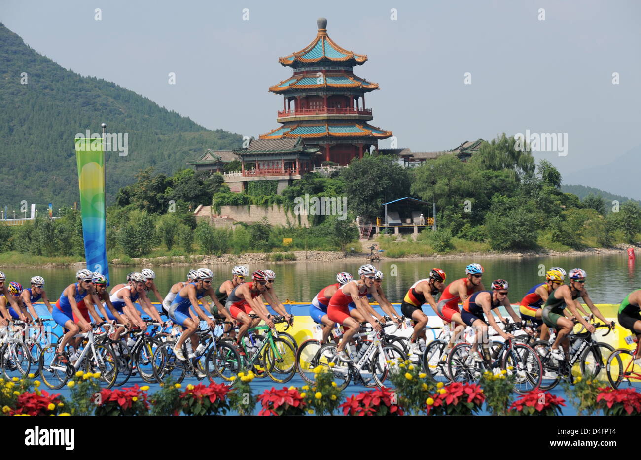 Participants with Daniel Unger (5-R) from Germany cycle in the men's ...